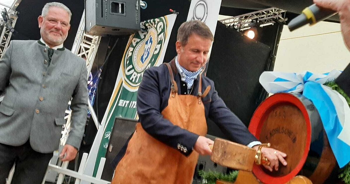 Warburger Oktoberwoche ist eröffnet: Fünfte Jahreszeit der Hansestadt beginnt | nw.de