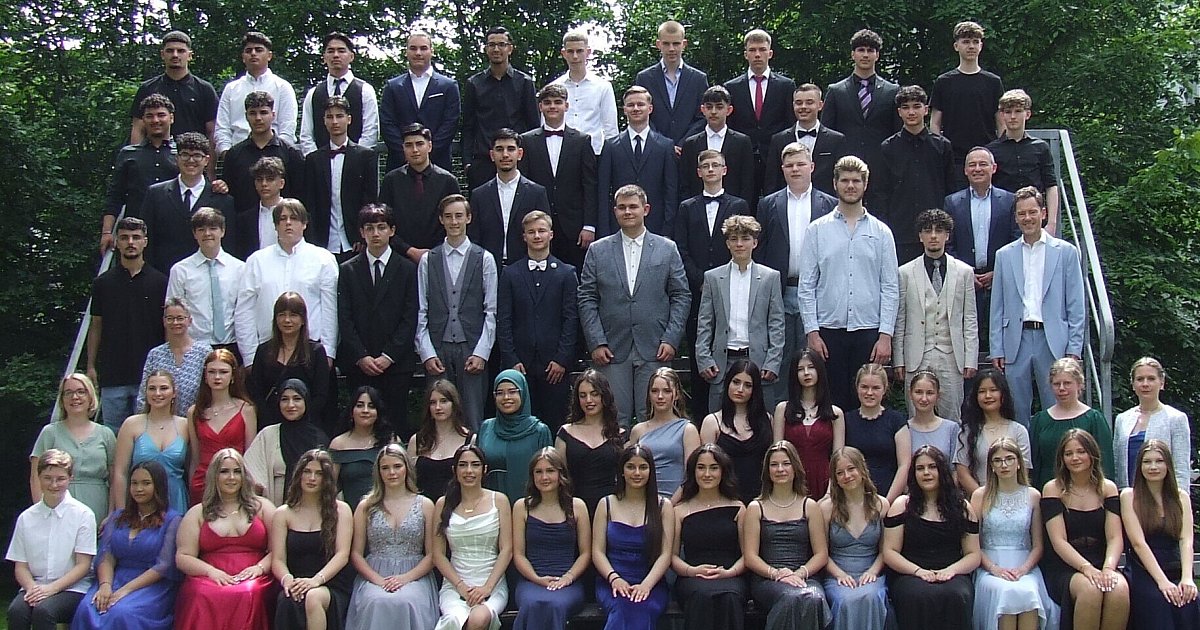 Diese 75 Schülerinnen und Schüler verlassen die Otto-Hahn-Realschule in Herford | nw.de