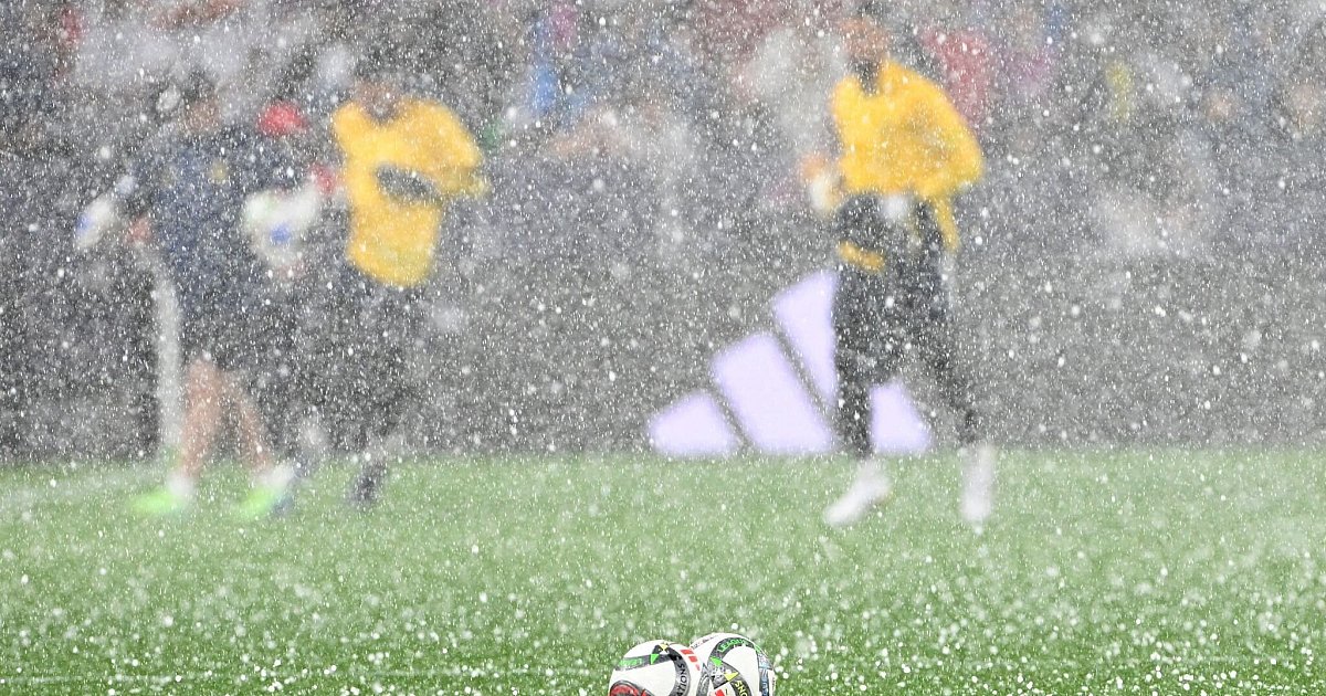 Gewitter mit Hagel: Torhüter brechen Aufwärmen ab | nw.de