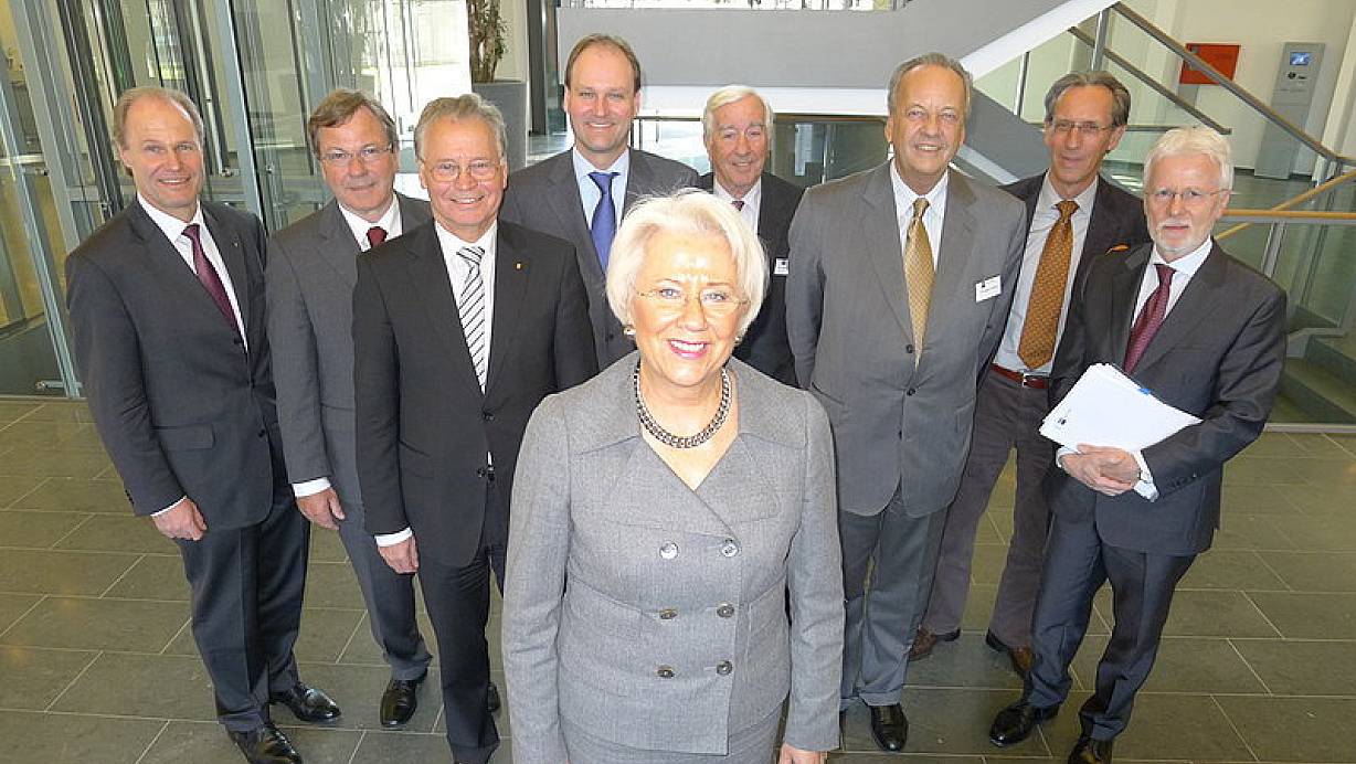 Wirtschaft will sich weiteren Flughafen sichern | nw.de