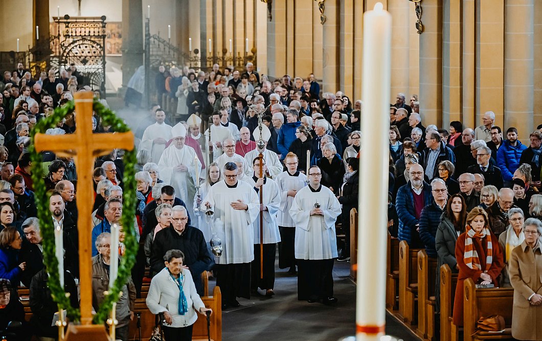 Paderborner Erzbischof ruft am Ostersonntag zu Hoffnung und Entschiedenheit auf | nw.de