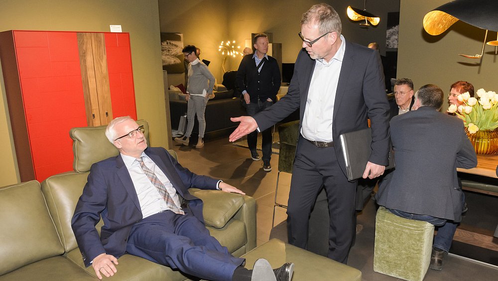 Minister Garrelt Duin besucht Violetta-Messestand | nw.de